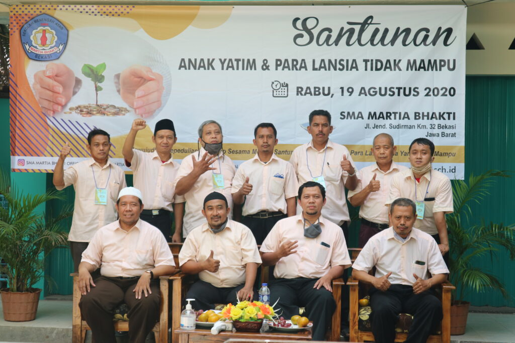Santunan Anak Yatim dan Lansia – SMA Martia Bhakti